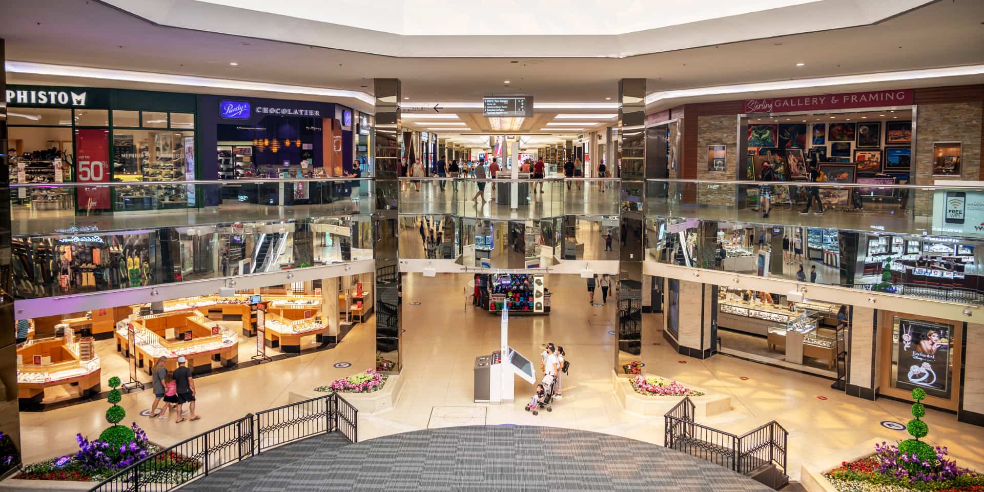 Top 10 Largest and Best Shopping Malls in Canada to Visit